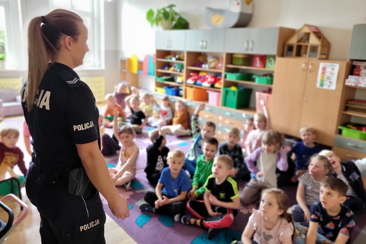 Przedszkolaki z Gruczna gościły policjantki ze Świecia - Wiadomości ...